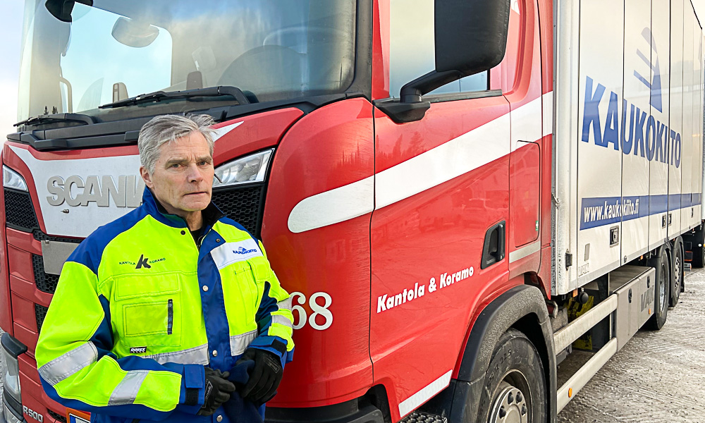 Kaupunginvaltuuston puheenjohtaja ratin takana - Päivin öin